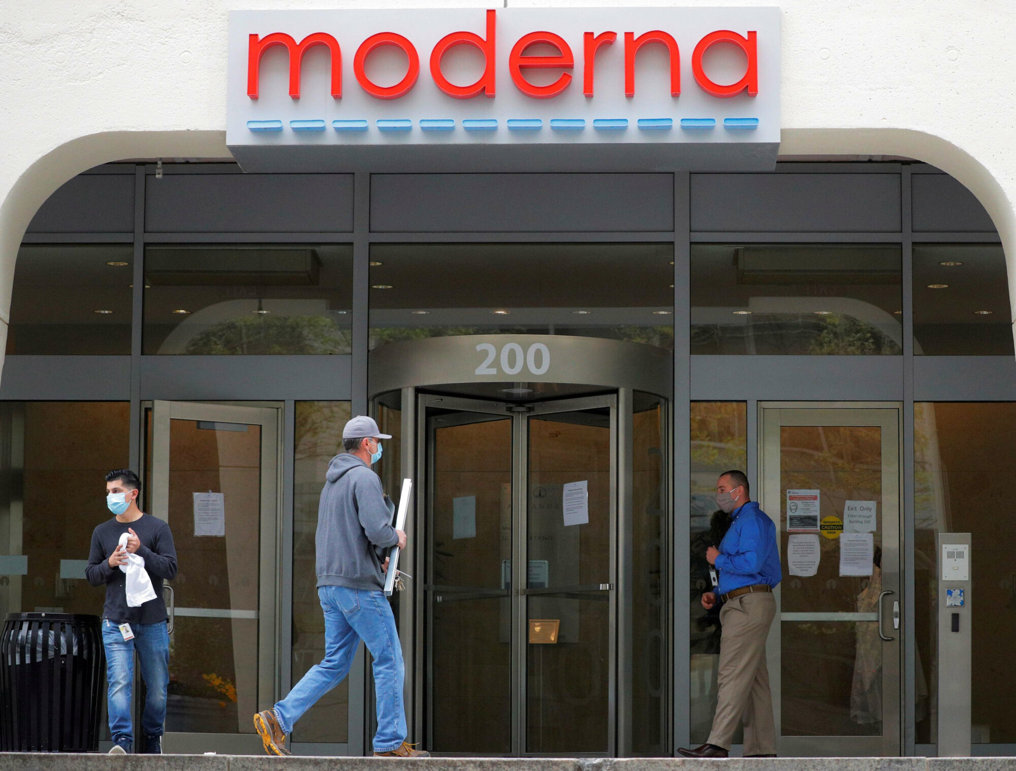 Moderna Asks Investors To Be Patient, Should You Buy The Dip?