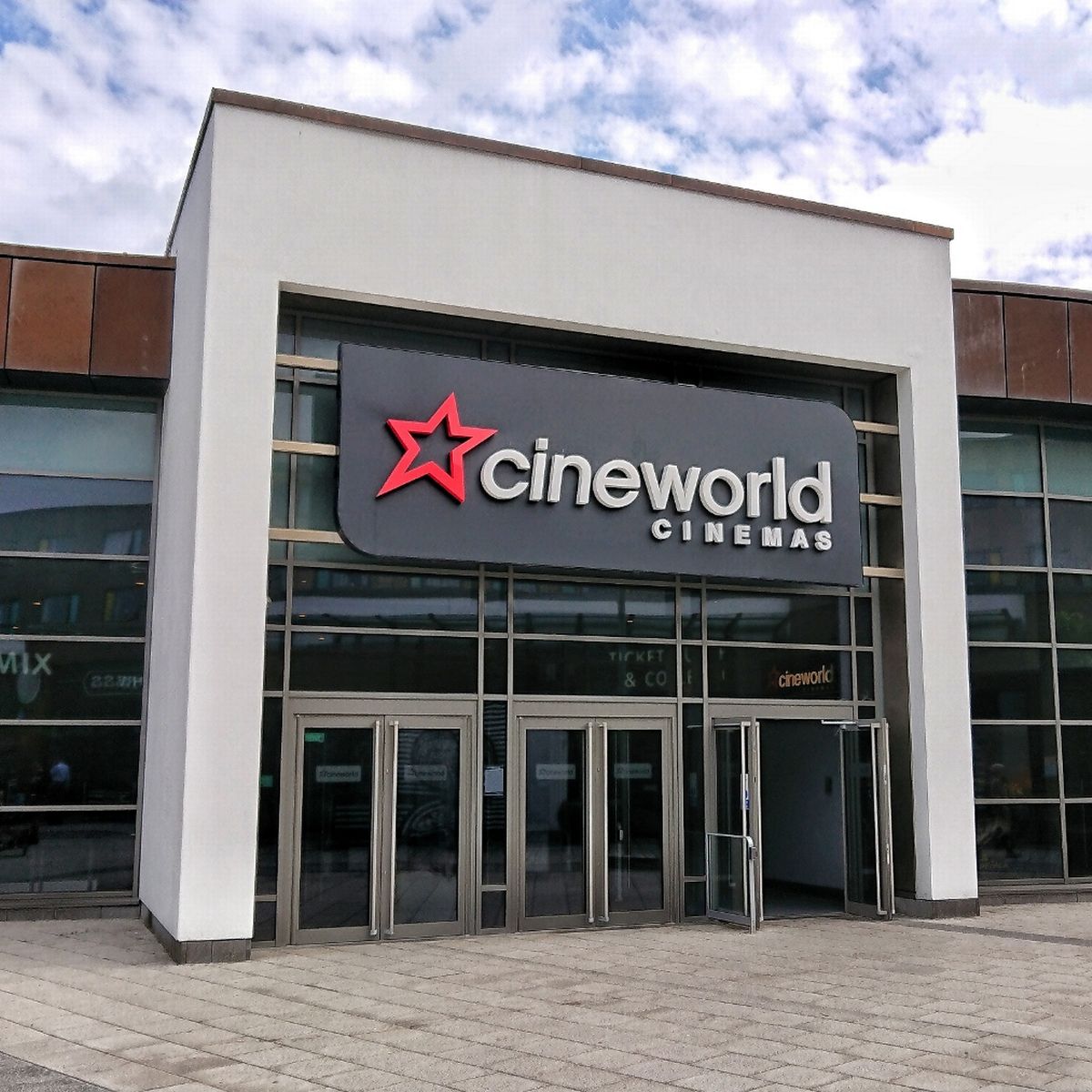 Here’s Why Cineworld Share Price Plunged 5% Today | AskTraders.com